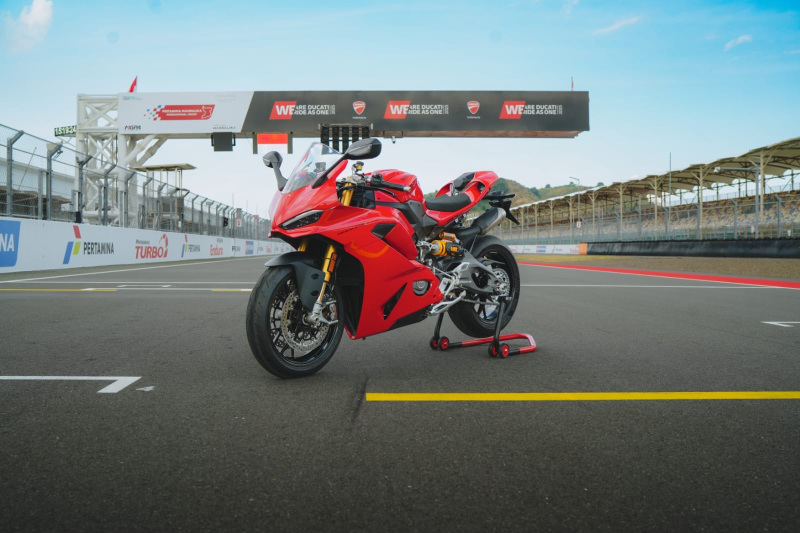 Ducati Panigale V2 Debut di Sirkuit Mandalika Dalam Perayaan Besar We ...